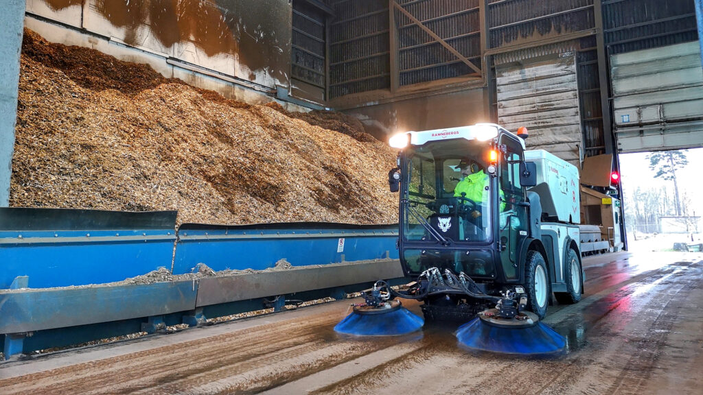 Maskiner - Multihog CV350, Toro Timecutter ZS 4200T,