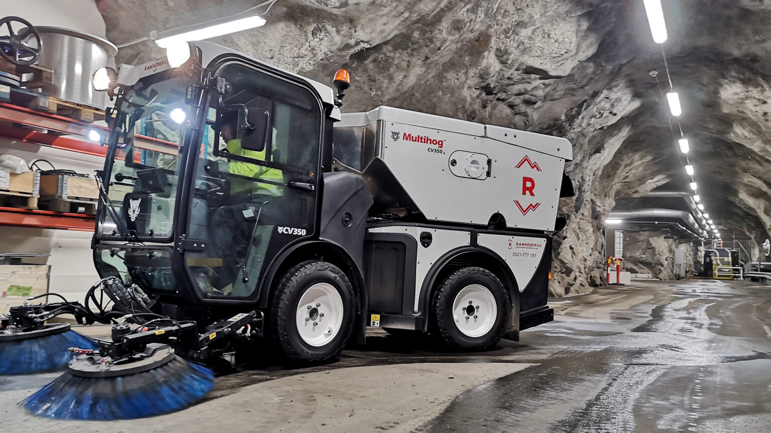 Maskiner - Multihog CV350, Toro Timecutter ZS 4200T,